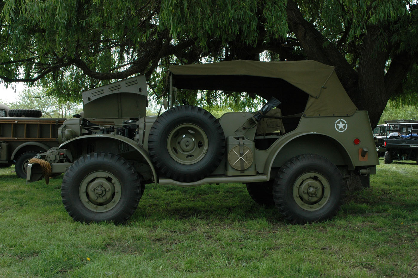 TOADMAN'S TANK PICTURES 1942 WC-57 3/4 TON 4X4 COMMAND AND RECONN CAR