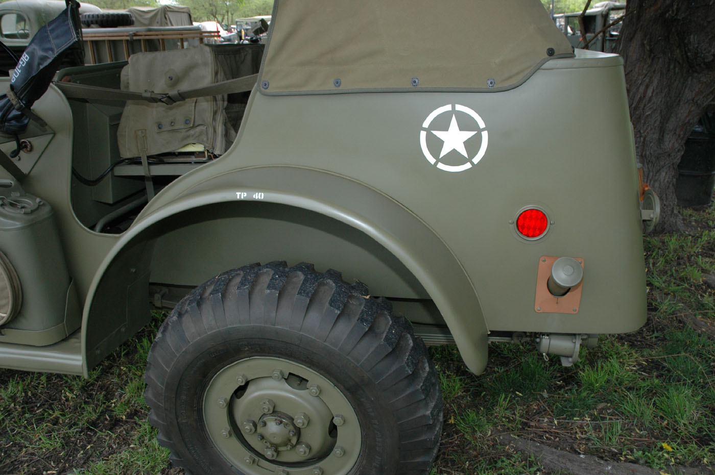 TOADMAN'S TANK PICTURES 1942 WC-57 3/4 TON 4X4 COMMAND AND RECONN CAR