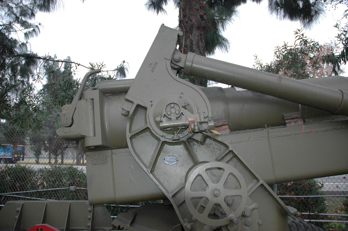 TOADMAN'S TANK PICTURES 8 INCH HOWITZER M1 M115 PAGE 1