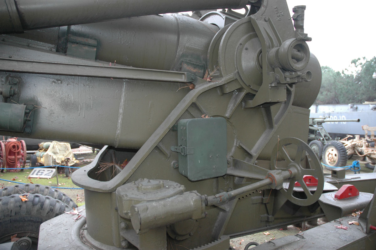 TOADMAN'S TANK PICTURES 8 INCH HOWITZER M1 M115 PAGE 1