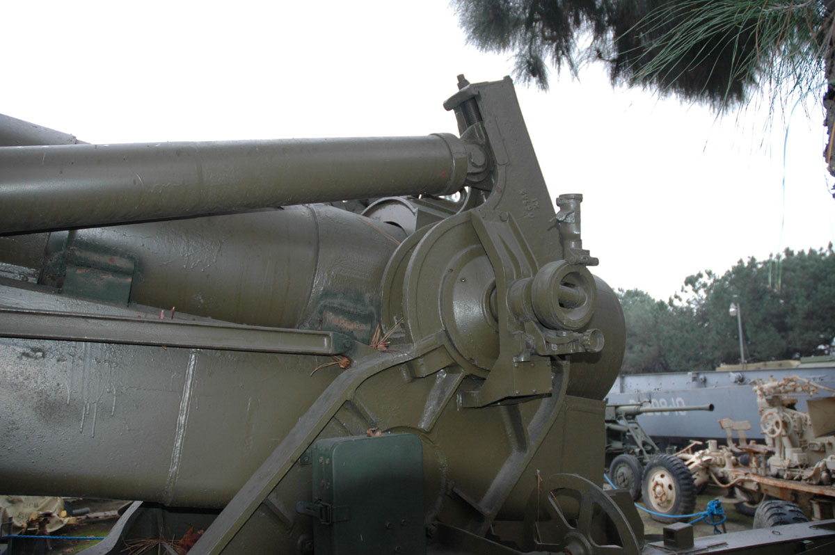 TOADMAN'S TANK PICTURES 8 INCH HOWITZER M1 M115 PAGE 1