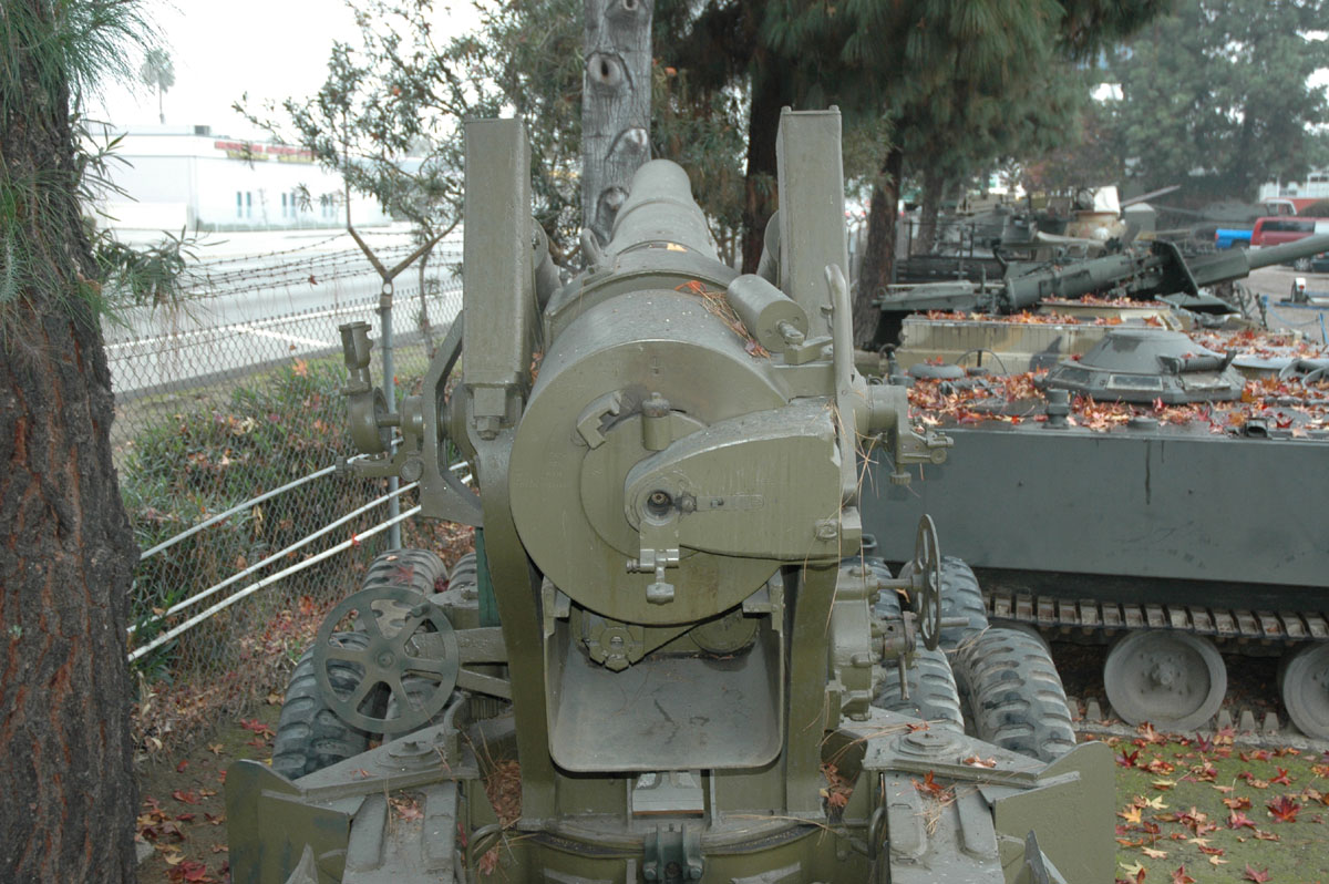 TOADMAN'S TANK PICTURES 8 INCH HOWITZER M1 M115 PAGE 1