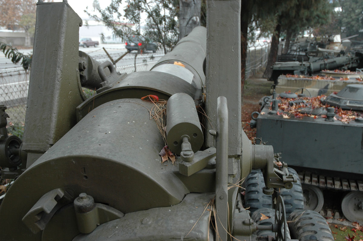 TOADMAN'S TANK PICTURES 8 INCH HOWITZER M1 M115 PAGE 1