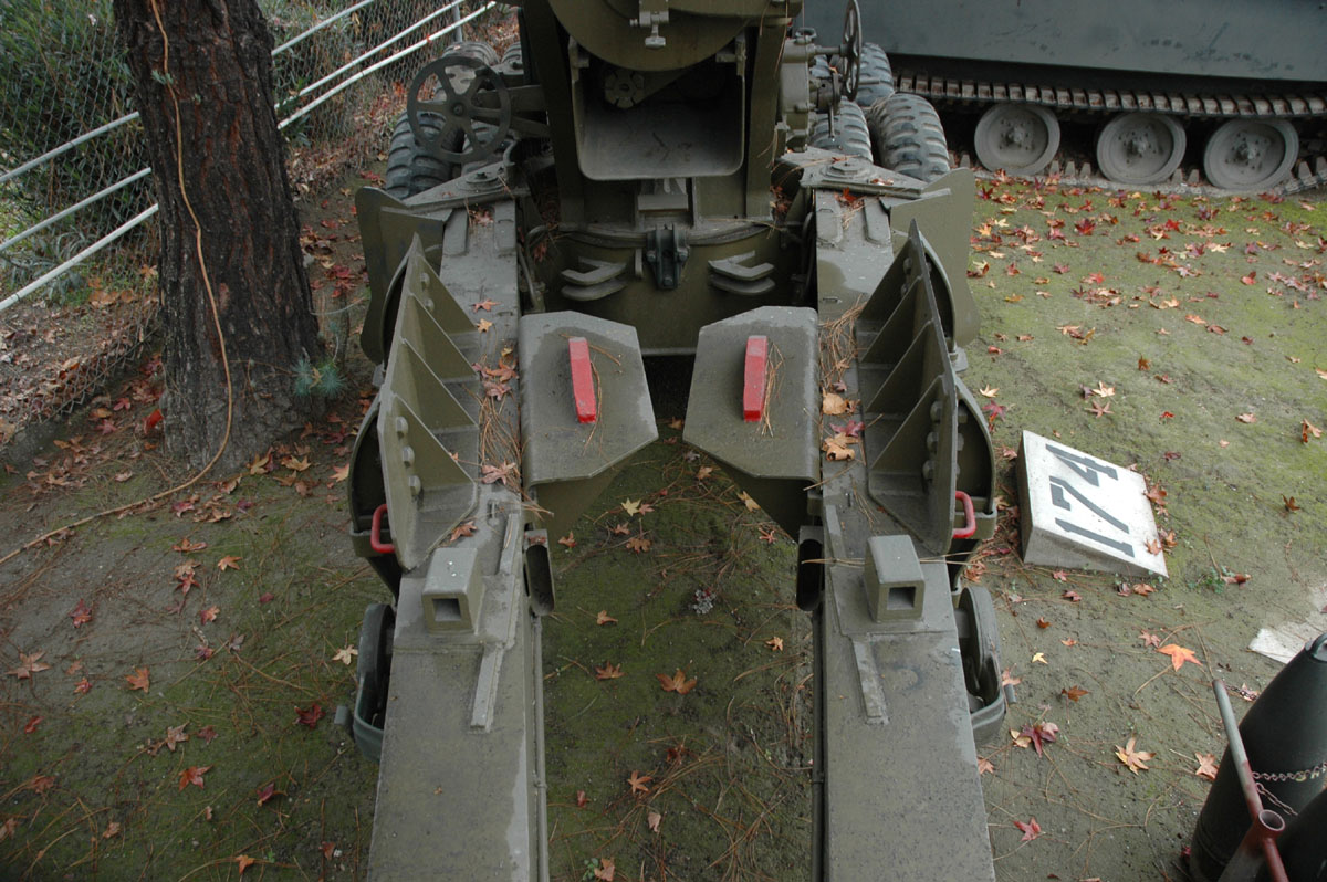 TOADMAN'S TANK PICTURES 8 INCH HOWITZER M1 M115 PAGE 1