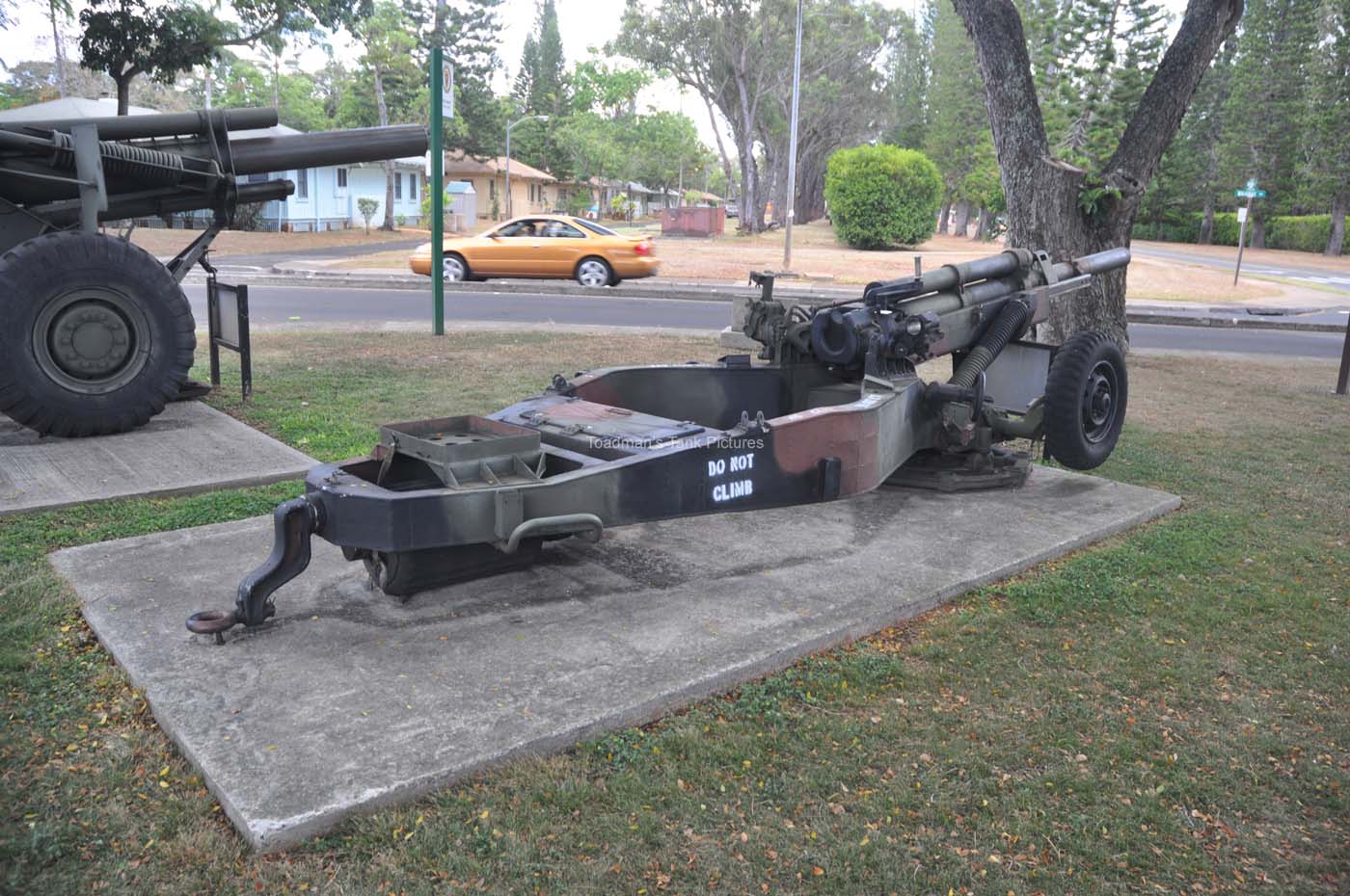 TOADMAN'S TANK PICTURES 105MM HOWITZER M102