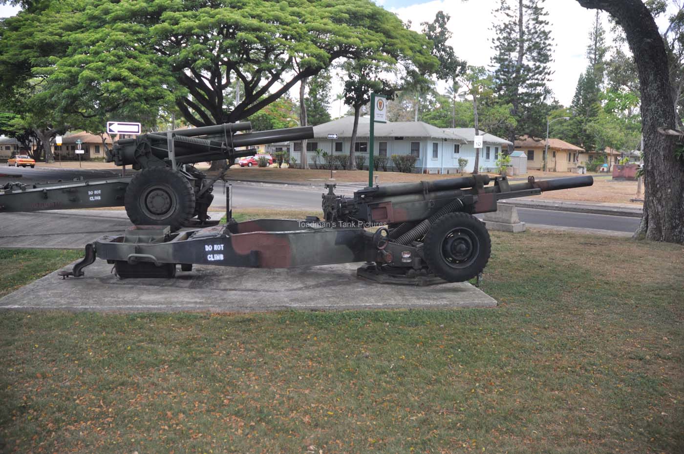 TOADMAN'S TANK PICTURES 105MM HOWITZER M102