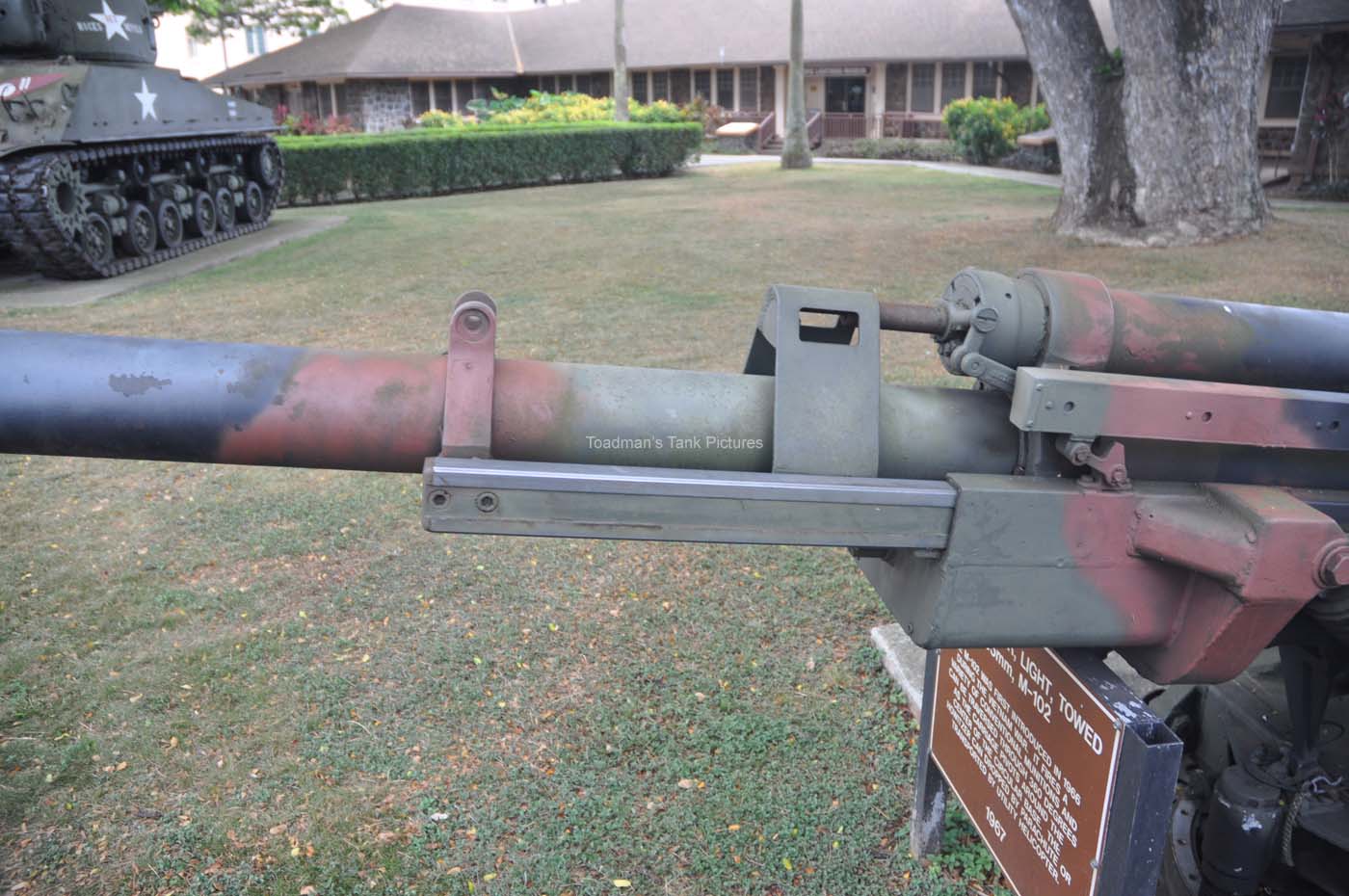 TOADMAN'S TANK PICTURES 105MM HOWITZER M102