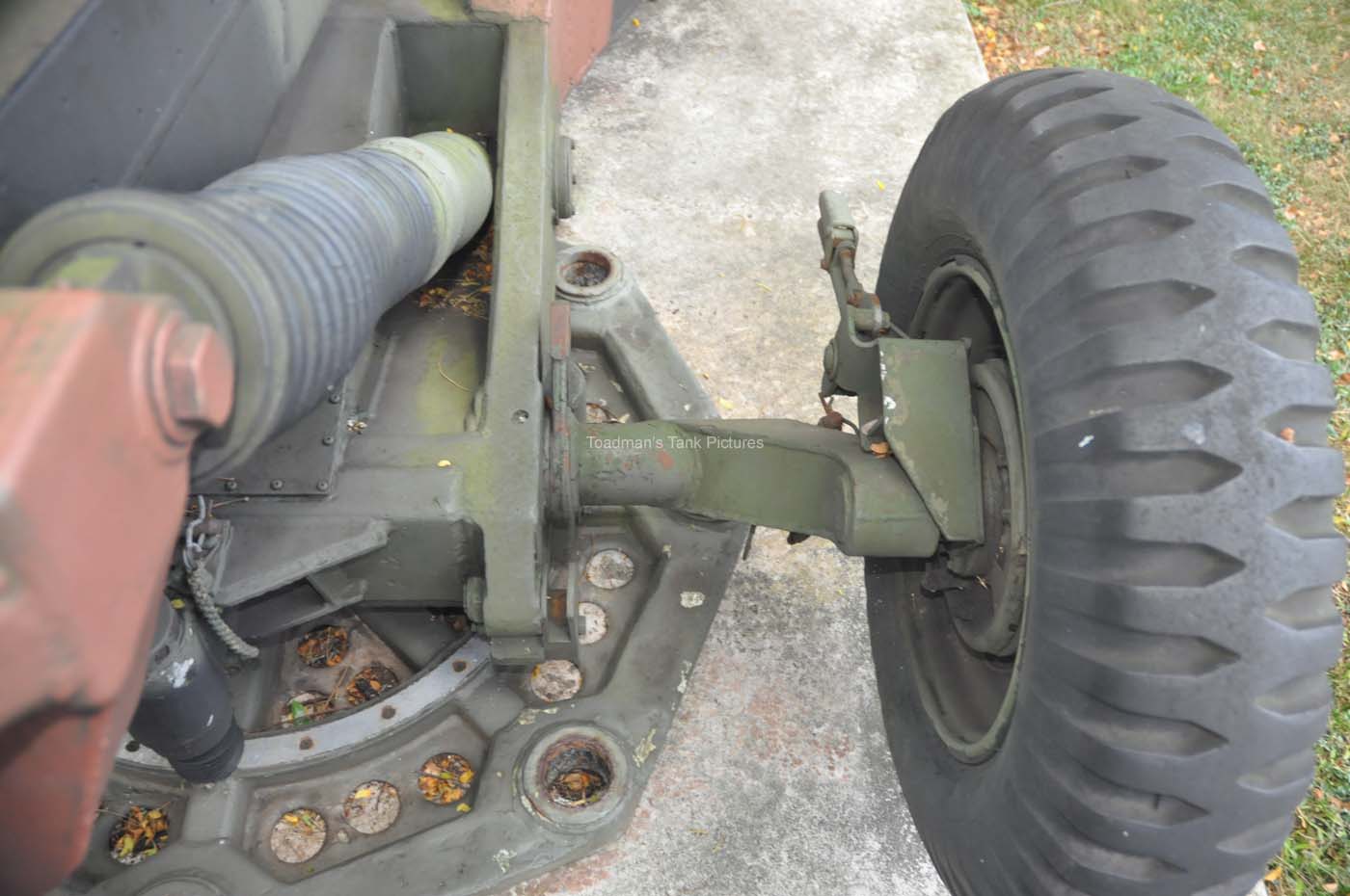 TOADMAN'S TANK PICTURES 105MM HOWITZER M102