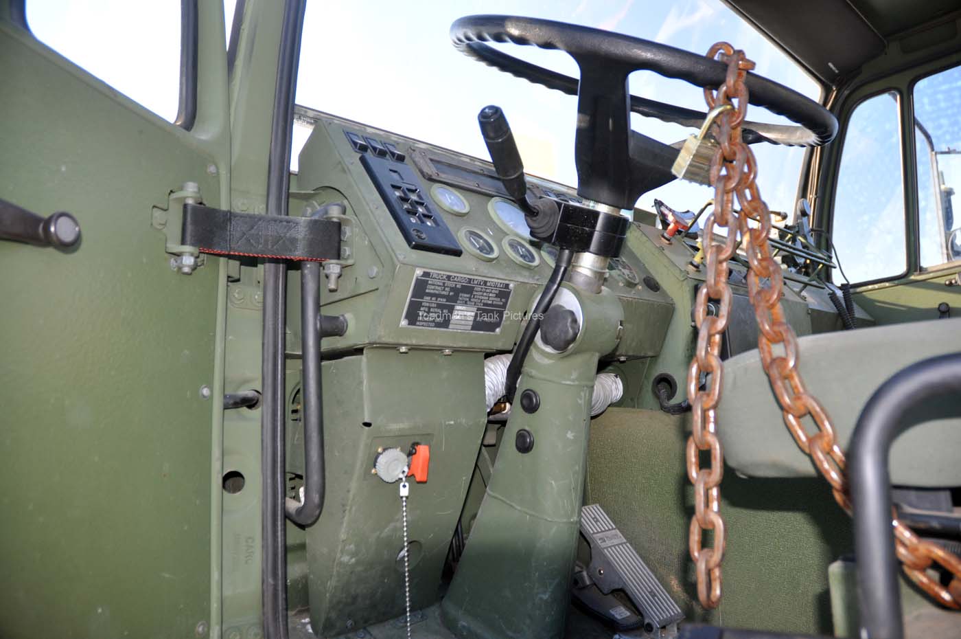 TOADMAN'S TANK PICTURES M1078A1 2.5 TON 4X4 LIGHT MEDIUM TACTICAL VEHICLE