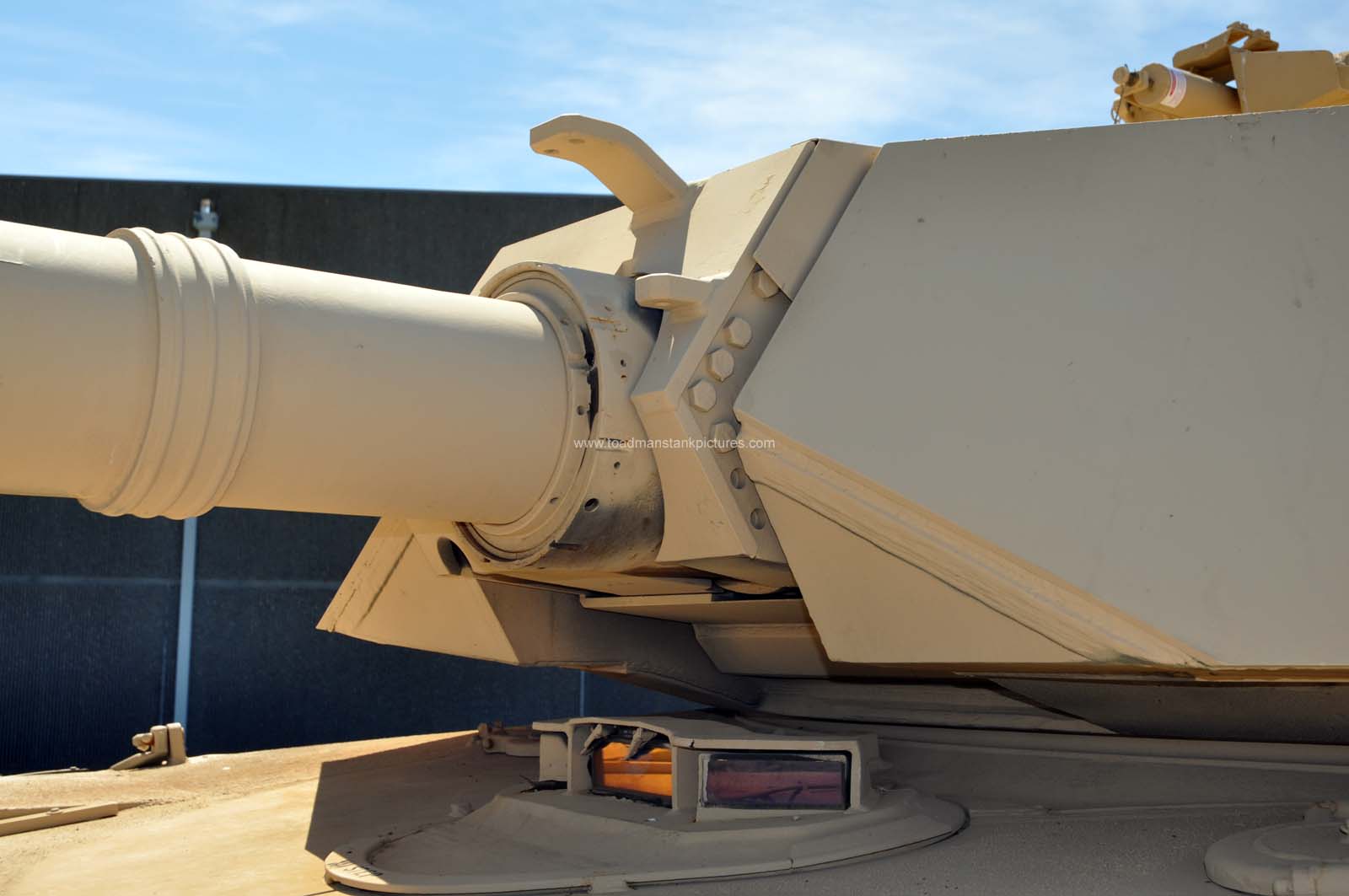 TOADMAN'S TANK PICTURES M1A1 ABRAMS