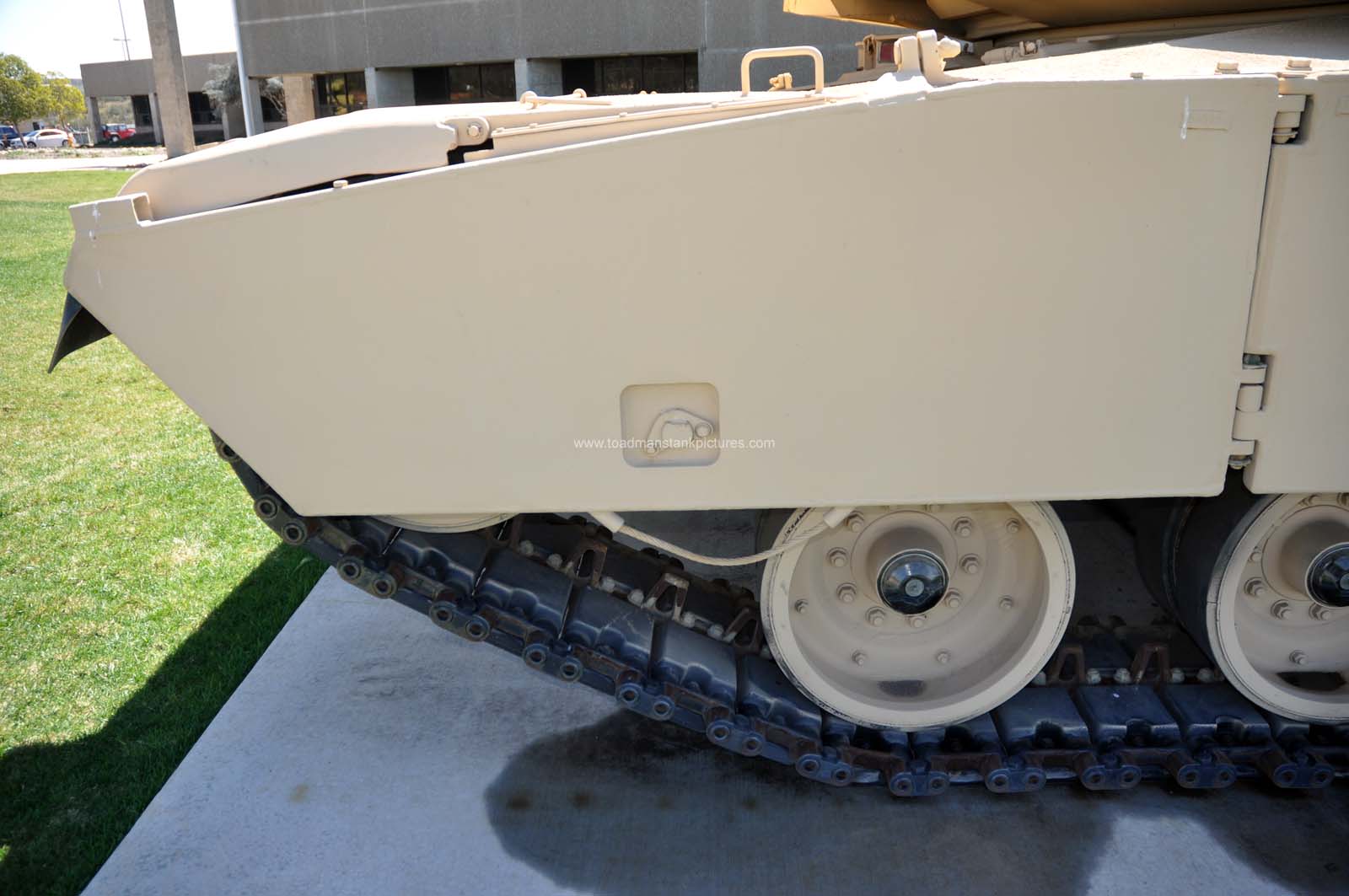 TOADMAN'S TANK PICTURES M1A1 ABRAMS