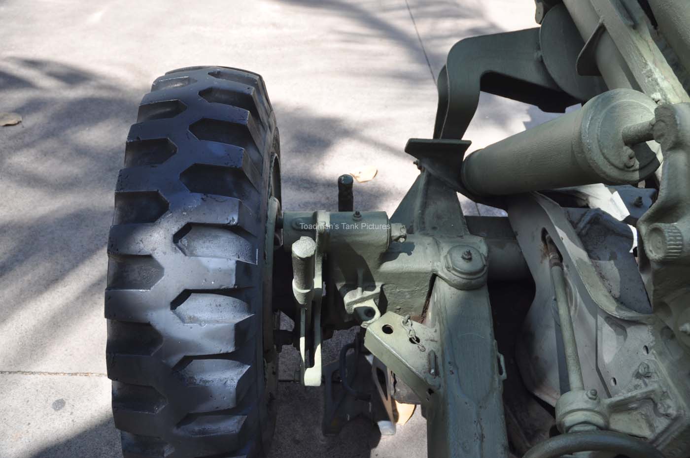 TOADMAN'S TANK PICTURES M3 105MM HOWITZER