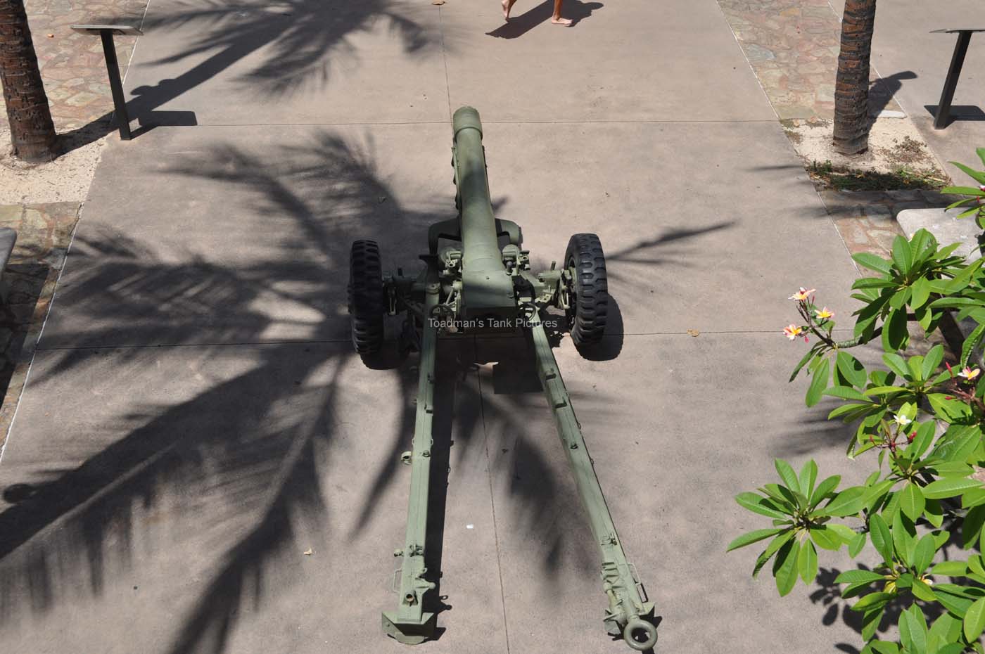 TOADMAN'S TANK PICTURES M3 105MM HOWITZER