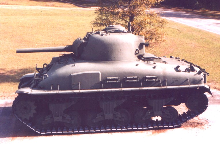 TOADMAN'S TANK PICTURES M42B1E9 SHERMAN
