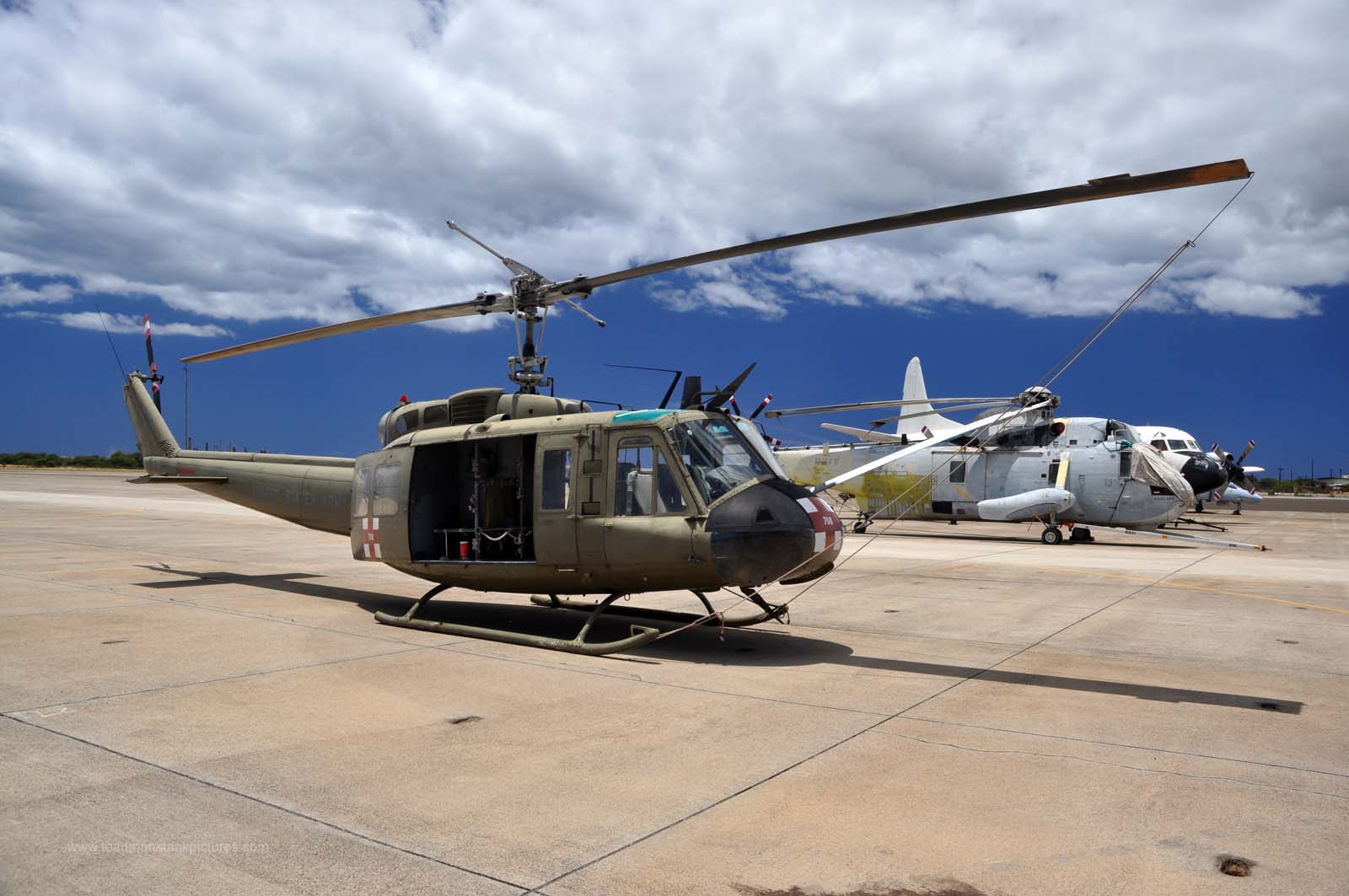 TOADMAN'S TANK PICTURES UH-1H HUEY